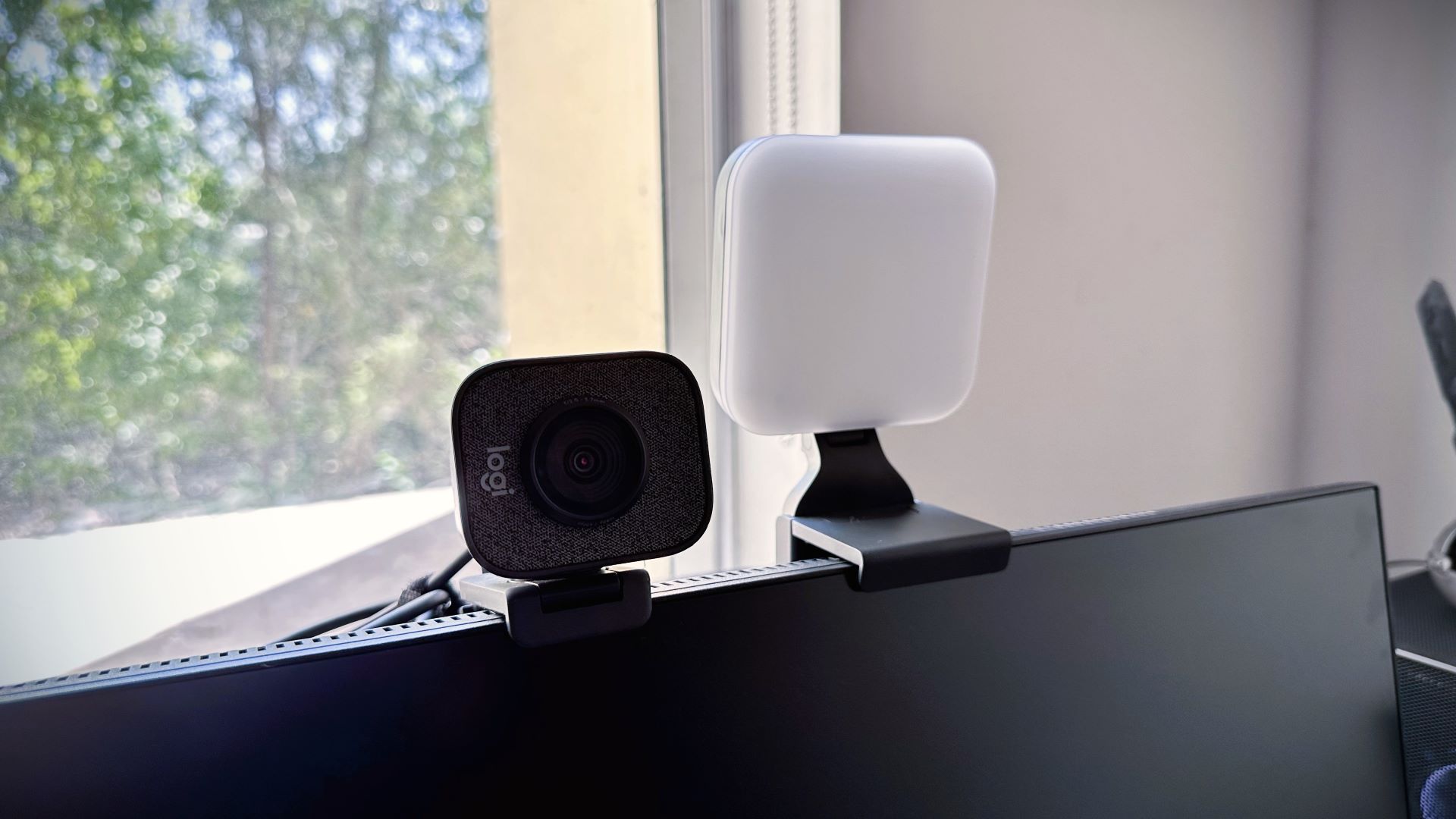 Logitech Litra Glow评论 - Mzdya.com